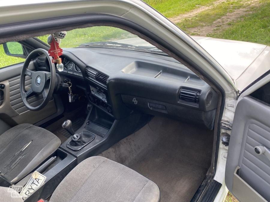 BMW 316 1988 Prienai, ar dzinēja tilpumu 1.80 L un nobraukumu 230 tūkst. km par 4299 €, foto 15 vietnē AUTOMOTO.COM.LV