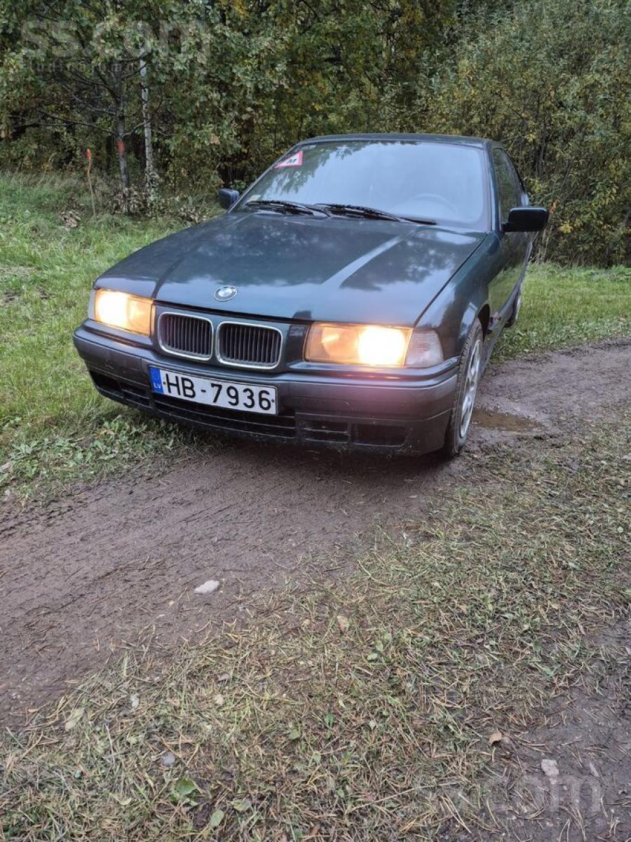 Green BMW 316 1994 in Balvi, with an engine capacity of 1.60 L and mileage of 318 thousand km for 1500 €, photo 1 on AUTOMOTO.COM.LV