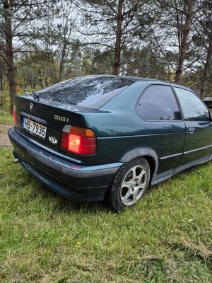 Green BMW 316 1994 in Balvi, with an engine capacity of 1.60 L and mileage of 318 thousand km for 1500 €, photo 3 on AUTOMOTO.COM.LV