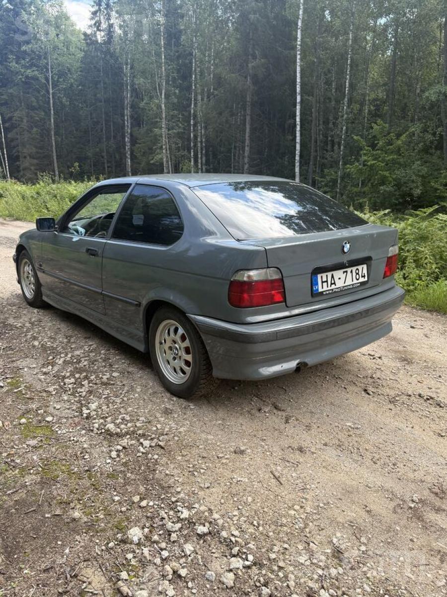Pelēks BMW 316 1995 Tukums, ar dzinēja tilpumu 1.60 L un nobraukumu 300 tūkst. km par 2450 €, foto 4 vietnē AUTOMOTO.COM.LV