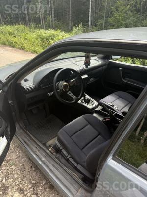 Pelēks BMW 316 1995 Tukums, ar dzinēja tilpumu 1.60 L un nobraukumu 300 tūkst. km par 2450 €, foto 5 vietnē AUTOMOTO.COM.LV