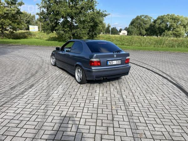 BMW 316 1998 in Liepaja on AUTOMOTO.COM.LV Grey BMW 316 1998 in Liepaja, with an engine capacity of 3.00 L and mileage of 214 thousand km for 6700 €, photo 6 on AUTOMOTO.COM.LV