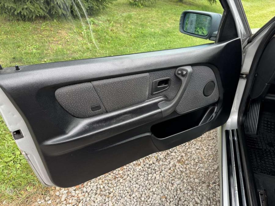 Pelēks BMW 316 2000 Kelmė, ar dzinēja tilpumu 1.90 L un nobraukumu 276 tūkst. km par 2250 €, foto 11 vietnē AUTOMOTO.COM.LV