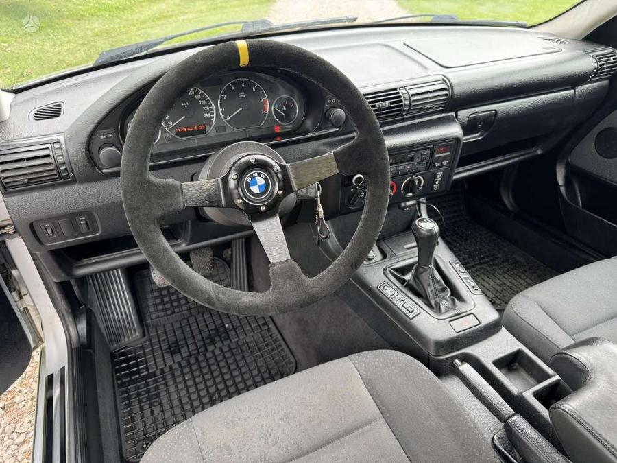 Pelēks BMW 316 2000 Kelmė, ar dzinēja tilpumu 1.90 L un nobraukumu 276 tūkst. km par 2250 €, foto 12 vietnē AUTOMOTO.COM.LV