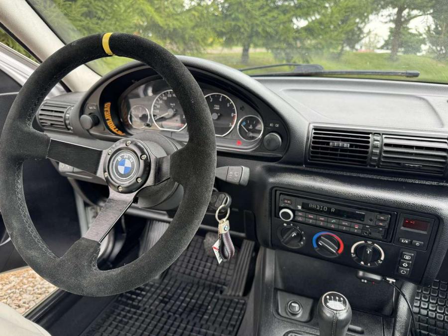 Pelēks BMW 316 2000 Kelmė, ar dzinēja tilpumu 1.90 L un nobraukumu 276 tūkst. km par 2250 €, foto 13 vietnē AUTOMOTO.COM.LV