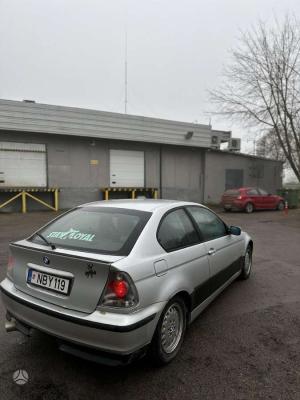 Pelēks BMW 316 2002 Viļņa, ar dzinēja tilpumu 1.80 L un nobraukumu 250 tūkst. km par 850 €, foto 4 vietnē AUTOMOTO.COM.LV