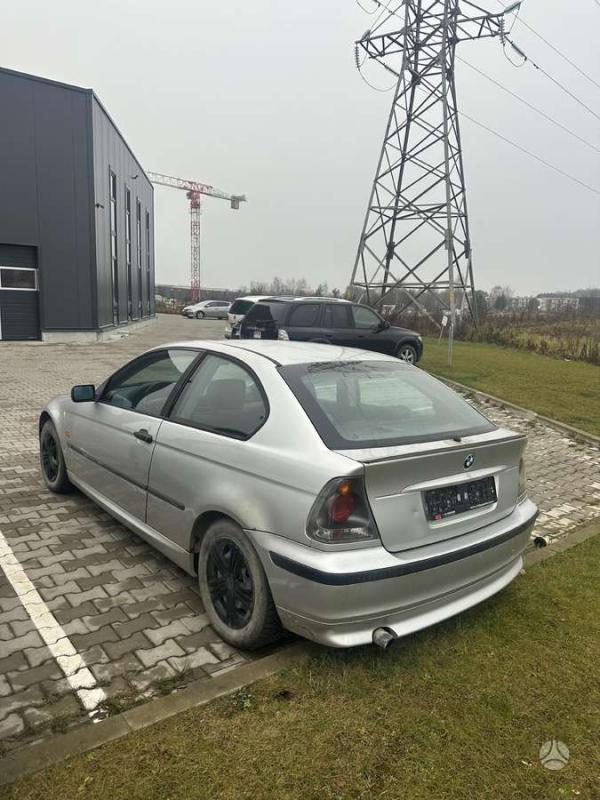 Pelēks BMW 316 2002 Viļņa, ar dzinēja tilpumu 1.80 L un nobraukumu 220 tūkst. km par 1200 €, foto 4 vietnē AUTOMOTO.COM.LV
