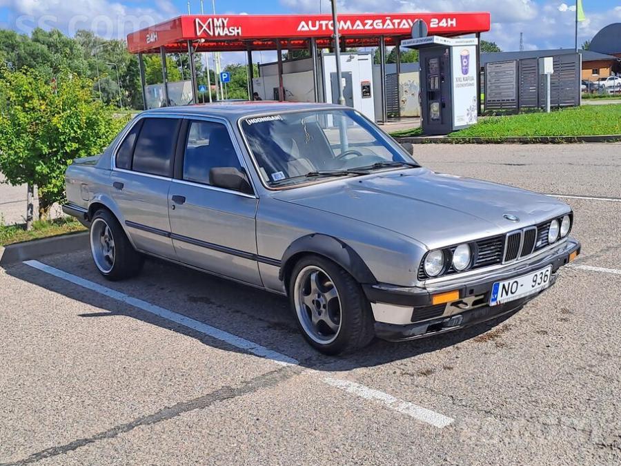 Grey BMW 316 1987 in Preili, with an engine capacity of 2.50 L and mileage of 264 thousand km for 5300 €, photo 1 on AUTOMOTO.COM.LV