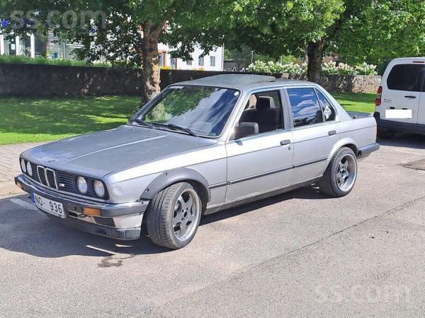 Grey BMW 316 1987 in Preili, with an engine capacity of 2.50 L and mileage of 264 thousand km for 5300 €, photo 5 on AUTOMOTO.COM.LV