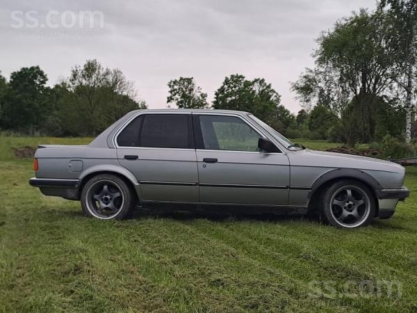Pelēks BMW 316 1987 Preiļi, ar dzinēja tilpumu 2.50 L un nobraukumu 264 tūkst. km par 5900 €, foto 6 vietnē AUTOMOTO.COM.LV