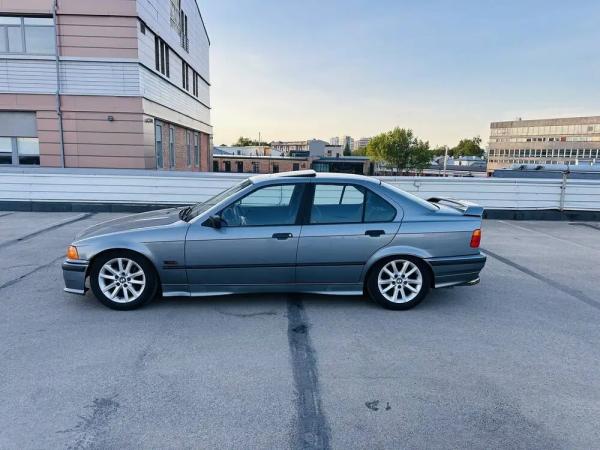Pelēks BMW 316 1995 Rīga, ar dzinēja tilpumu 1.60 L un nobraukumu 205 tūkst. km par 4100 €, foto 4 vietnē AUTOMOTO.COM.LV