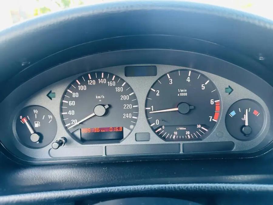 Pelēks BMW 316 1995 Rīga, ar dzinēja tilpumu 1.60 L un nobraukumu 205 tūkst. km par 4100 €, foto 13 vietnē AUTOMOTO.COM.LV