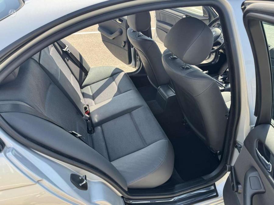 Pelēks BMW 316 2003 Viļņa, ar dzinēja tilpumu 1.80 L un nobraukumu 126 tūkst. km par 2900 €, foto 23 vietnē AUTOMOTO.COM.LV