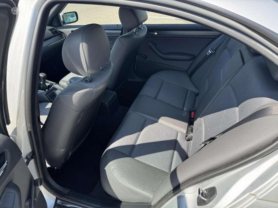 Pelēks BMW 316 2003 Viļņa, ar dzinēja tilpumu 1.80 L un nobraukumu 126 tūkst. km par 2900 €, foto 26 vietnē AUTOMOTO.COM.LV