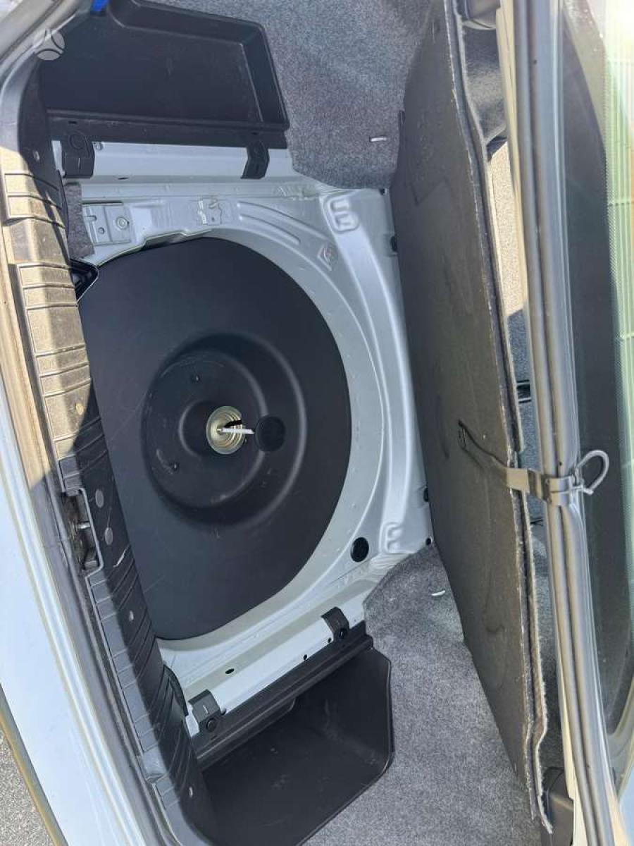 Pelēks BMW 316 2003 Viļņa, ar dzinēja tilpumu 1.80 L un nobraukumu 126 tūkst. km par 2900 €, foto 50 vietnē AUTOMOTO.COM.LV