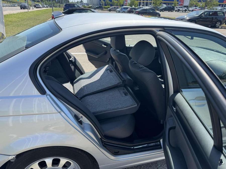 Pelēks BMW 316 2003 Viļņa, ar dzinēja tilpumu 1.80 L un nobraukumu 126 tūkst. km par 2900 €, foto 51 vietnē AUTOMOTO.COM.LV