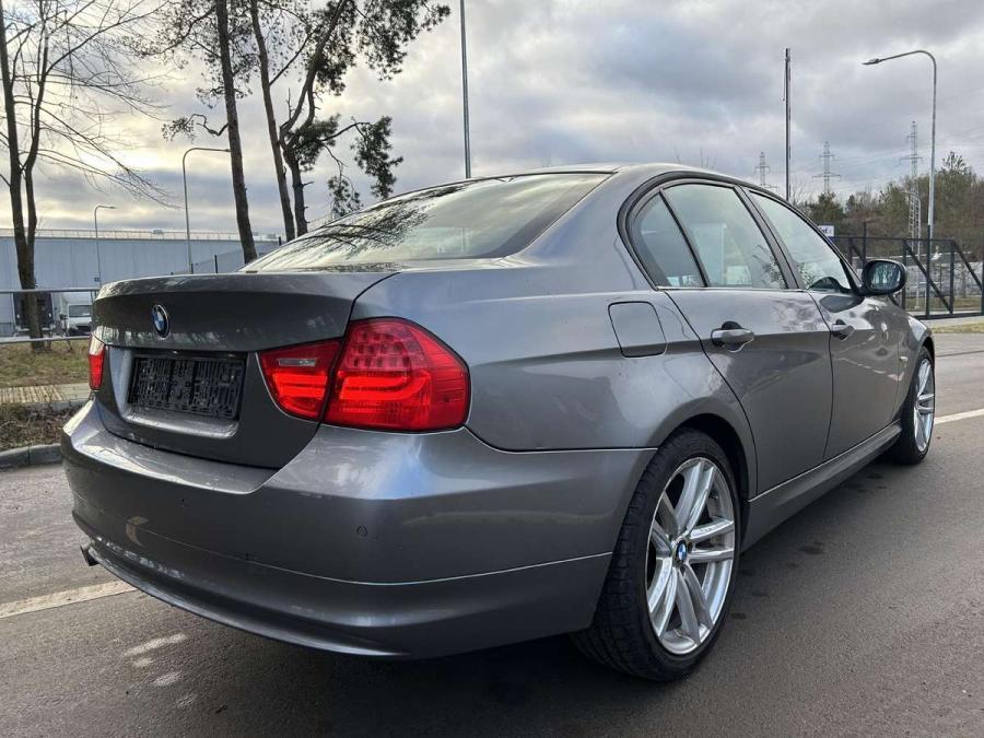 Grey BMW 316 2011 in Vilnius, with an engine capacity of 2.00 L and mileage of 341 thousand km for 4499 €, photo 6 on AUTOMOTO.COM.LV