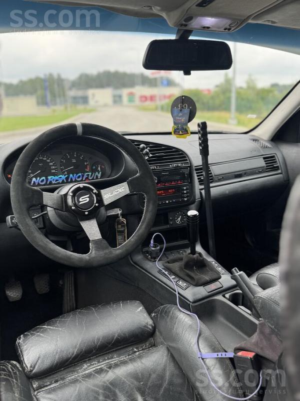 Pelēks BMW 316 1999 Rīga, ar dzinēja tilpumu 2.50 L un nobraukumu 281 tūkst. km par 3950 €, foto 7 vietnē AUTOMOTO.COM.LV