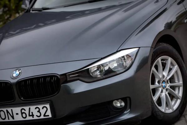 Grey BMW 316 2013 in Jelgava, with an engine capacity of 2.00 L and mileage of 295 thousand km for 6990 €, photo 3 on AUTOMOTO.COM.LV