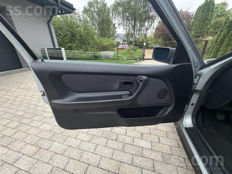 BMW 316 1994 in Riga, with an engine capacity of 1.60 L and mileage of 165 thousand km for 5300 €, photo 9 on AUTOMOTO.COM.LV