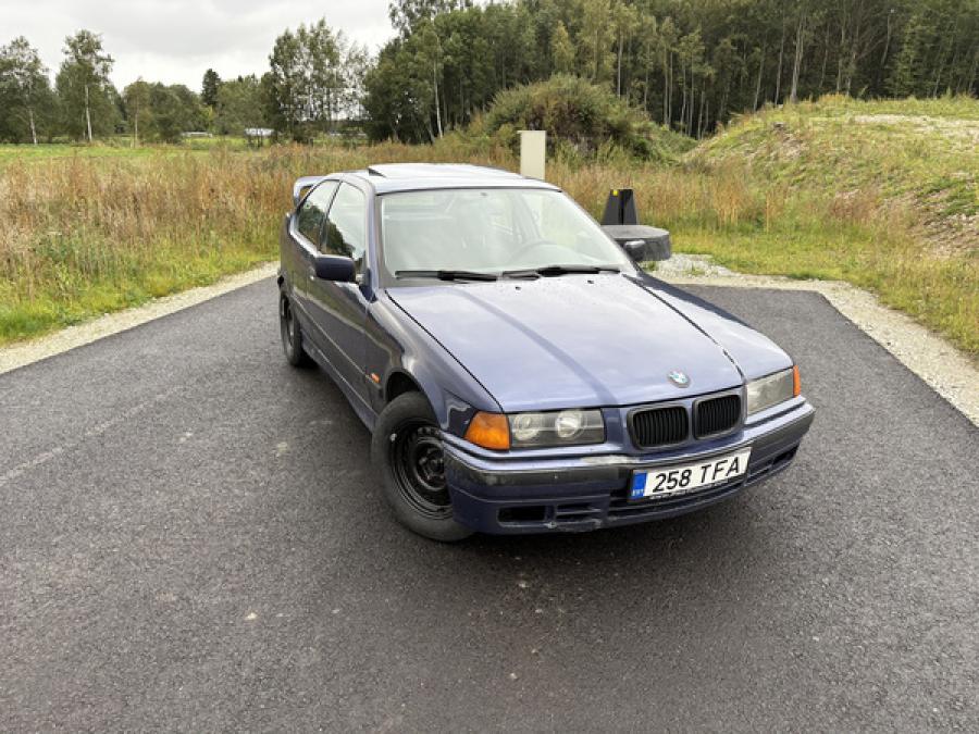 BMW 316 1994 Tallina, ar dzinēja tilpumu 1.60 L un nobraukumu 279 tūkst. km par 1500 €, foto 5 vietnē AUTOMOTO.COM.LV