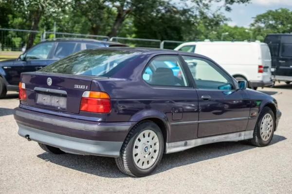 BMW 316 1995 in Liepaja, with an engine capacity of 1.60 L and mileage of 112 thousand km for 1950 €, photo 4 on AUTOMOTO.COM.LV