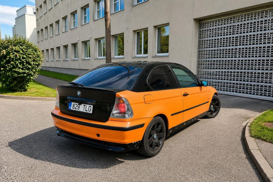 Oranžs BMW 316 2002 Tallina, ar dzinēja tilpumu 1.80 L un nobraukumu 220 tūkst. km par 1998 €, foto 1 vietnē AUTOMOTO.COM.LV