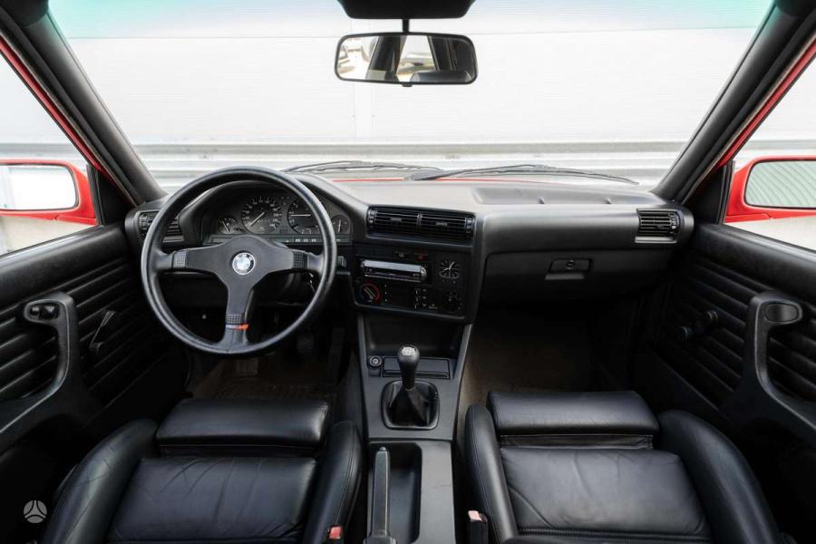 Sarkans BMW 316 1989 Tallina, ar dzinēja tilpumu 1.60 L un nobraukumu 221 tūkst. km par 15900 €, foto 17 vietnē AUTOMOTO.COM.LV