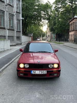 Красный БМВ 316 1989 в Рига, объемом двигателя 1.80 л и пробегом 230 тыс. км за 4350 €, фото  на AUTOMOTO.COM.LV