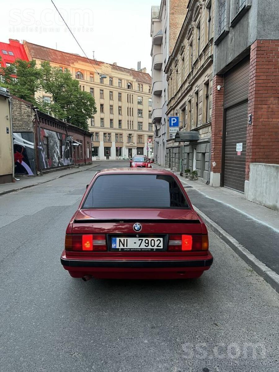 Красный БМВ 316 1989 в Рига, объемом двигателя 1.80 л и пробегом 230 тыс. км за 4350 €, фото 3 на AUTOMOTO.COM.LV