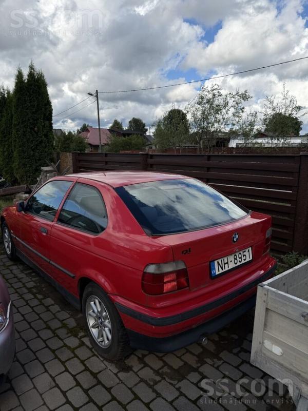 Red BMW 316 1997 in Riga, with an engine capacity of 1.60 L and mileage of 370 thousand km for 1300 €, photo 1 on AUTOMOTO.COM.LV