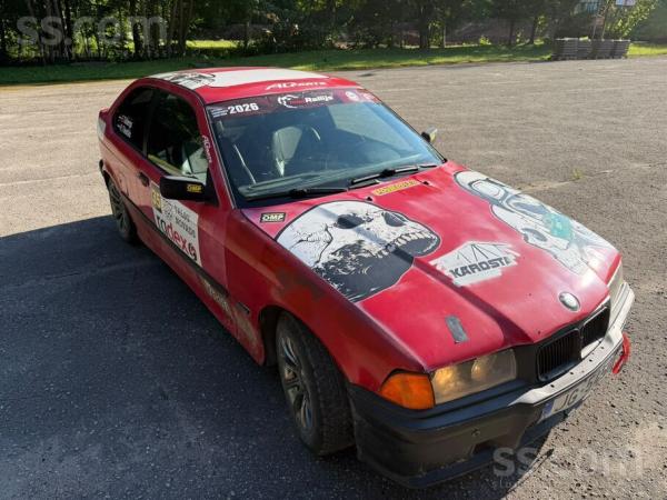 Red BMW 316 1994 in Talsi, with an engine capacity of 1.80 L and mileage of 390 thousand km for 2399 €, photo 5 on AUTOMOTO.COM.LV