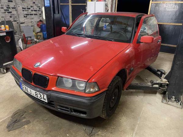 Red BMW 316 1996 in Panevezys, with an engine capacity of 1.60 L and mileage of 303 thousand km for 600 €, photo 2 on AUTOMOTO.COM.LV