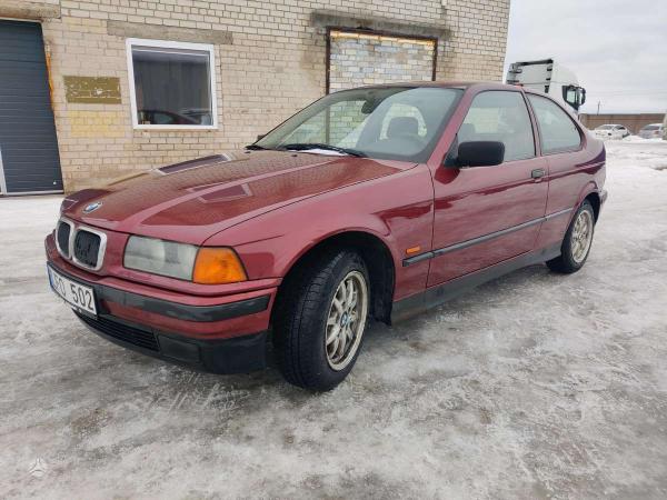 Red BMW 316 1997 in Kaunas, with an engine capacity of 1.60 L and mileage of 200 thousand km for 950 €, photo 1 on AUTOMOTO.COM.LV