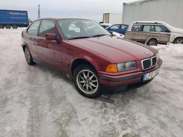 Red BMW 316 1997 in Kaunas, with an engine capacity of 1.60 L and mileage of 200 thousand km for 950 €, photo 2 on AUTOMOTO.COM.LV