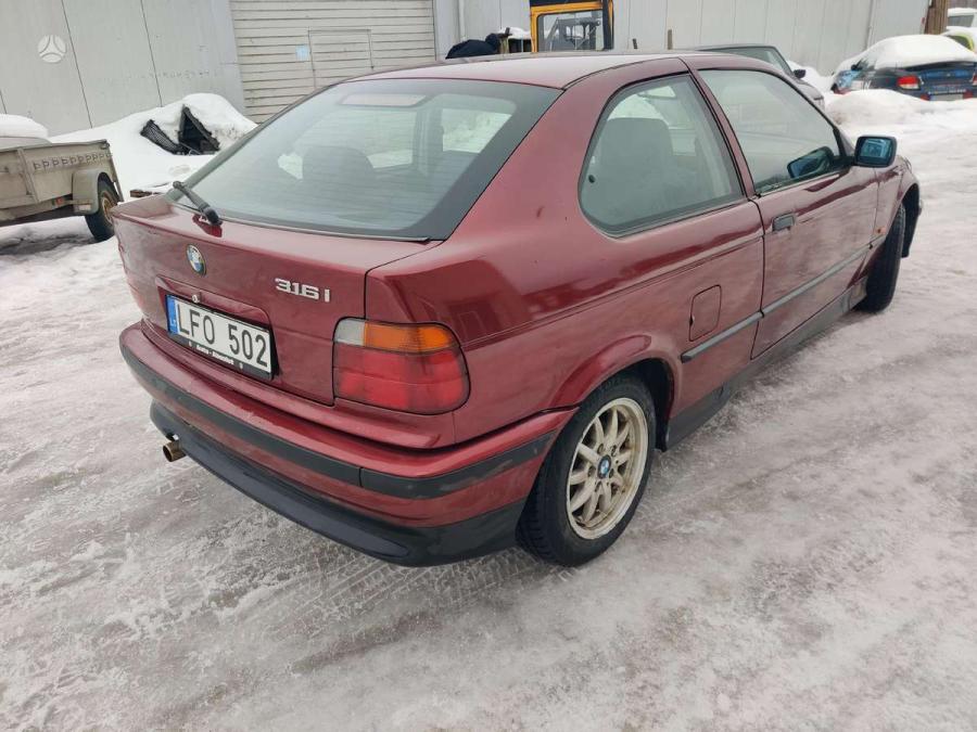 Sarkans BMW 316 1997 Kauņa, ar dzinēja tilpumu 1.60 L un nobraukumu 200 tūkst. km par 950 €, foto 3 vietnē AUTOMOTO.COM.LV