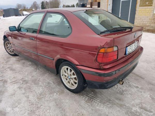 Red BMW 316 1997 in Kaunas, with an engine capacity of 1.60 L and mileage of 200 thousand km for 950 €, photo 4 on AUTOMOTO.COM.LV