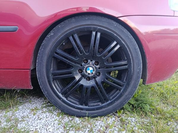 Red BMW 316 2002 in Johvi, with an engine capacity of 0.00 L and mileage of 226 thousand km for 1799 €, photo 4 on AUTOMOTO.COM.LV