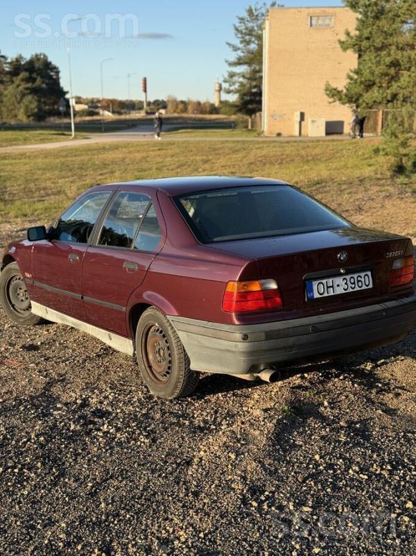 Красный БМВ 316 1994 в Екабпилс, объемом двигателя 1.60 л и пробегом 143 тыс. км за 4000 €, фото 2 на AUTOMOTO.COM.LV