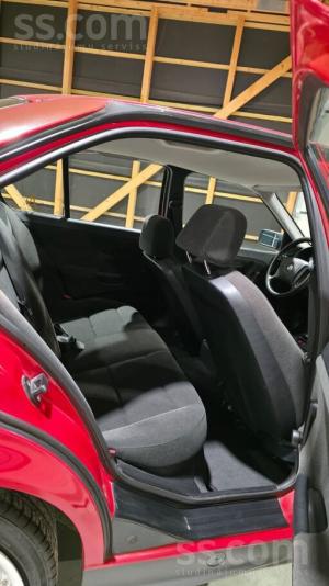 Red BMW 316 1996 in Riga, with an engine capacity of 1.60 L and mileage of 123 thousand km for 6250 €, photo 8 on AUTOMOTO.COM.LV