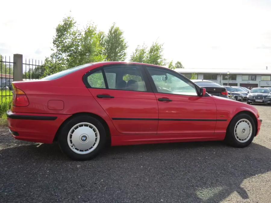 Sarkans BMW 316 1999 Rīga, ar dzinēja tilpumu 1.90 L un nobraukumu 200 tūkst. km par 1390 €, foto 7 vietnē AUTOMOTO.COM.LV