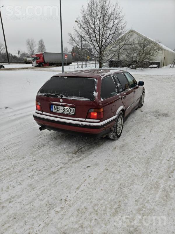 Red BMW 316 1997 in Dobele, with an engine capacity of 1.60 L and mileage of 330 thousand km for 1999 €, photo 2 on AUTOMOTO.COM.LV