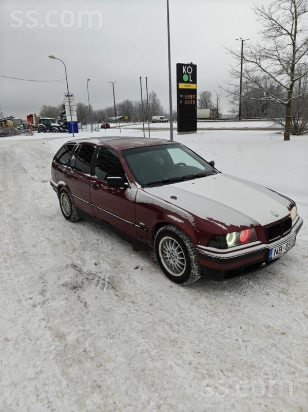 Red BMW 316 1997 in Dobele, with an engine capacity of 1.60 L and mileage of 330 thousand km for 1999 €, photo 3 on AUTOMOTO.COM.LV