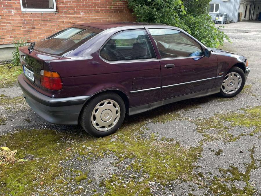 Violets BMW 316 1995 Marijampole, ar dzinēja tilpumu 1.60 L un nobraukumu 220 tūkst. km par 1200 €, foto 12 vietnē AUTOMOTO.COM.LV
