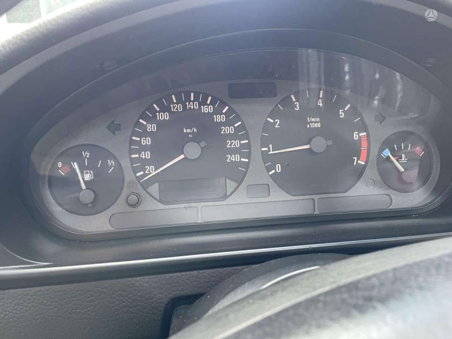 Violets BMW 316 1995 Marijampole, ar dzinēja tilpumu 1.60 L un nobraukumu 220 tūkst. km par 1200 €, foto 24 vietnē AUTOMOTO.COM.LV