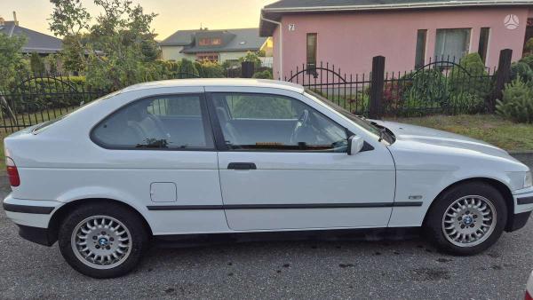 Balts BMW 316 1999 Viļņa, ar dzinēja tilpumu 1.90 L un nobraukumu 163 tūkst. km par 1999 €, foto 4 vietnē AUTOMOTO.COM.LV