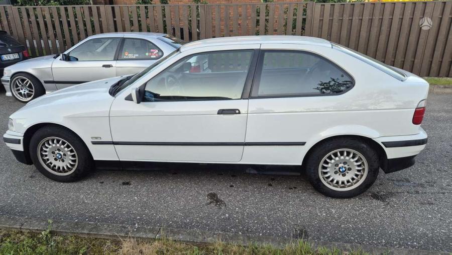 White BMW 316 1999 in Vilnius, with an engine capacity of 1.90 L and mileage of 163 thousand km for 1999 €, photo 9 on AUTOMOTO.COM.LV
