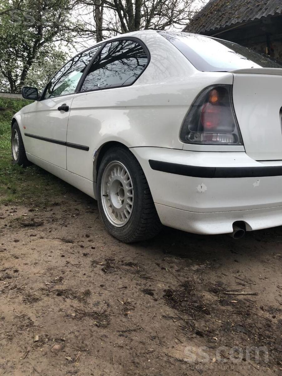 White BMW 316 2001 in Saldus, with an engine capacity of 1.80 L and mileage of 251 thousand km for 800 €, photo 5 on AUTOMOTO.COM.LV