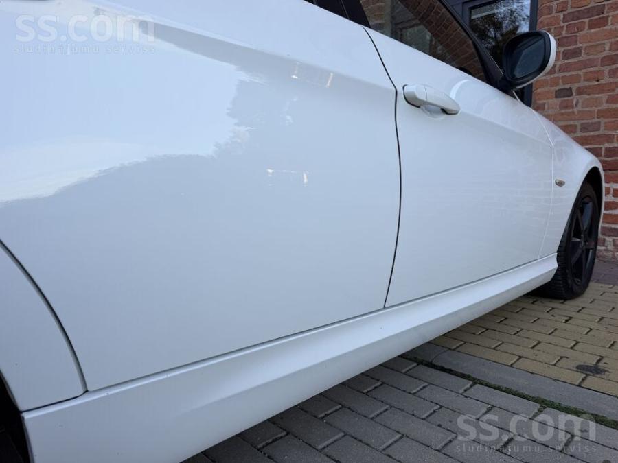 White BMW 316 2010 in Riga, with an engine capacity of 2.00 L and mileage of 289 thousand km for 5450 €, photo 13 on AUTOMOTO.COM.LV