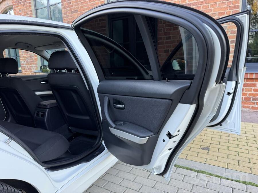 White BMW 316 2010 in Riga, with an engine capacity of 2.00 L and mileage of 289 thousand km for 5450 €, photo 14 on AUTOMOTO.COM.LV